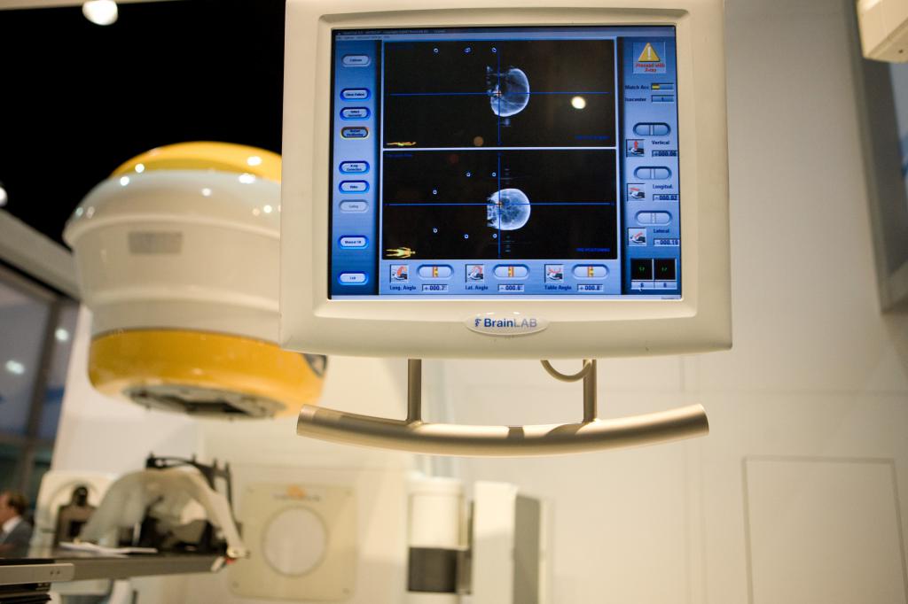 Varian BrainLAB Interface - ASTRO 07 on eecue.com : Dave Bullock / eecue